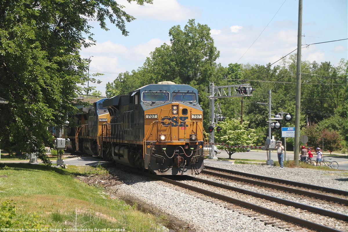 CSX 707 leading L033